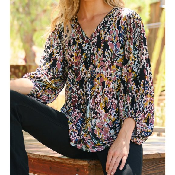 JODIFL | Tops | Nwt Jodifl Watercolor Black Floral Print V Neckline ...